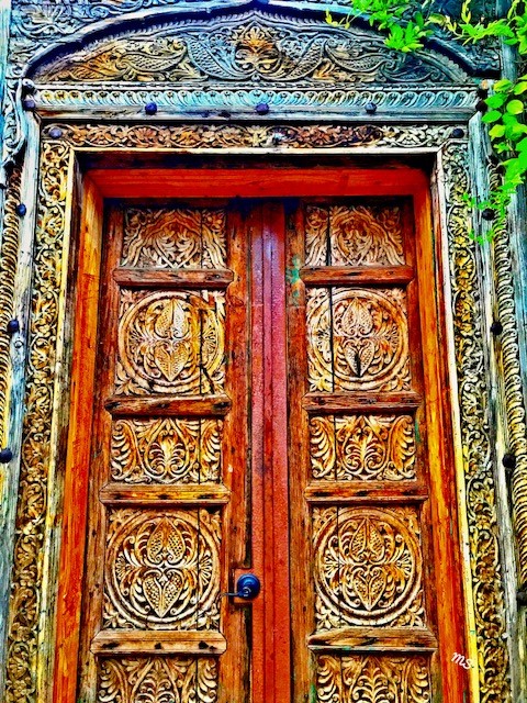 The Market’s Baroque Doors, Gloomy Rooms | MarketGauge.com